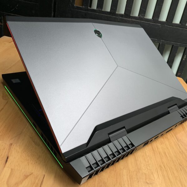 Dell Alienware 17 R4, core i7 6700HQ,16G, 256G+1T, GTX1070